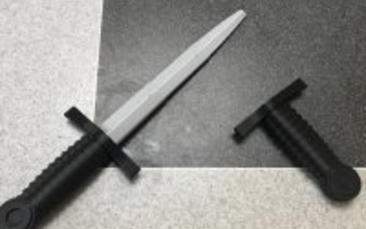 3D design collapsing dagger - Tinkercad