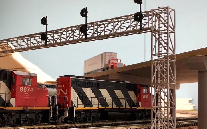 3D design HO Scale Signal bridge - Pylon - Tinkercad