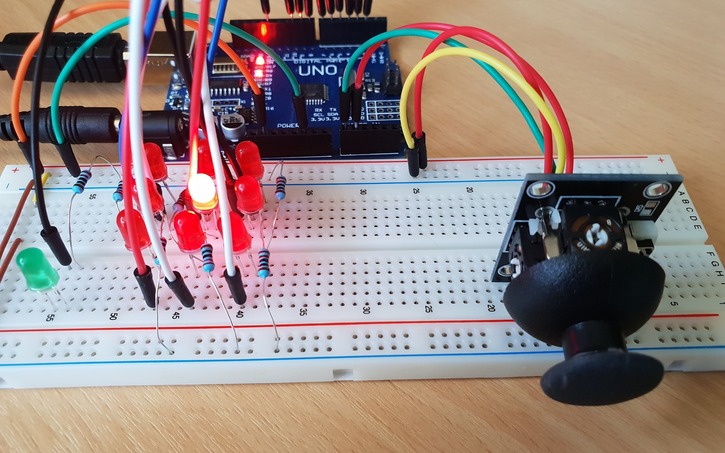 Circuit design JoyStick - Tinkercad