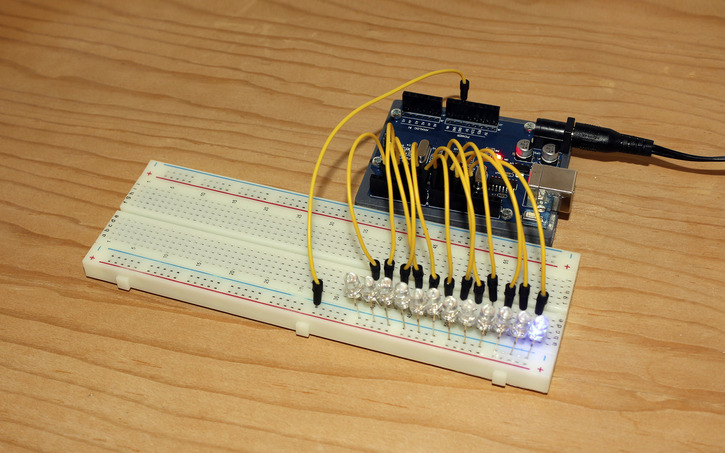 Circuit design Running LEDs - Tinkercad