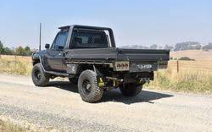 3D design 79 Series Toyota Land Cruiser - Tinkercad