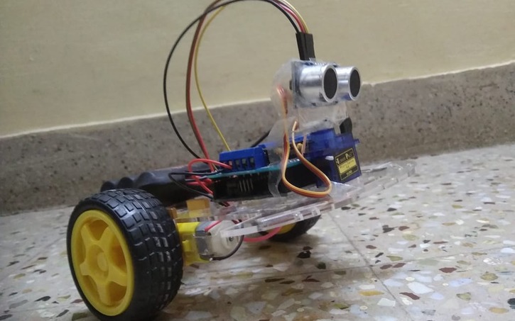 Circuit design Obstacle avoider robot - Tinkercad