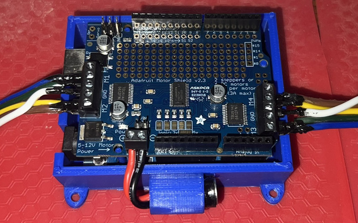 3D design Arduino Box for Arduino and Adafruit v2 motor controller - Tinkercad