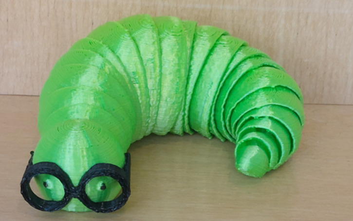 3D design articulated bookworm - Tinkercad