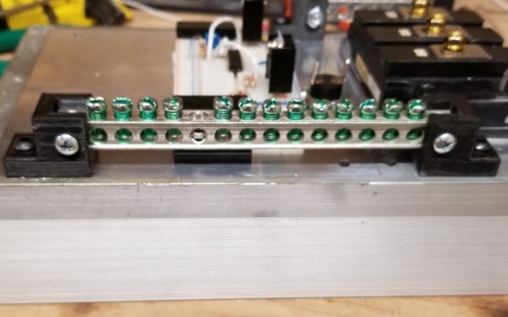 3D design Grounding Bar Standoff Eaton - Tinkercad