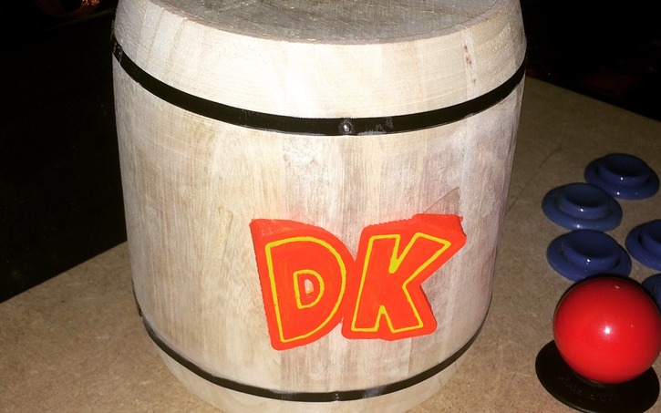 3D design Donkey Kong Logo for barrel - Tinkercad